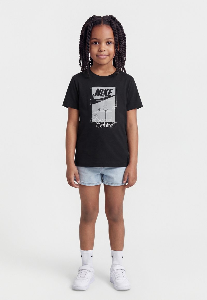 Nike Sportswear TEE RISE AND SHINE UNISEX - Tričko s potlačou - black ...