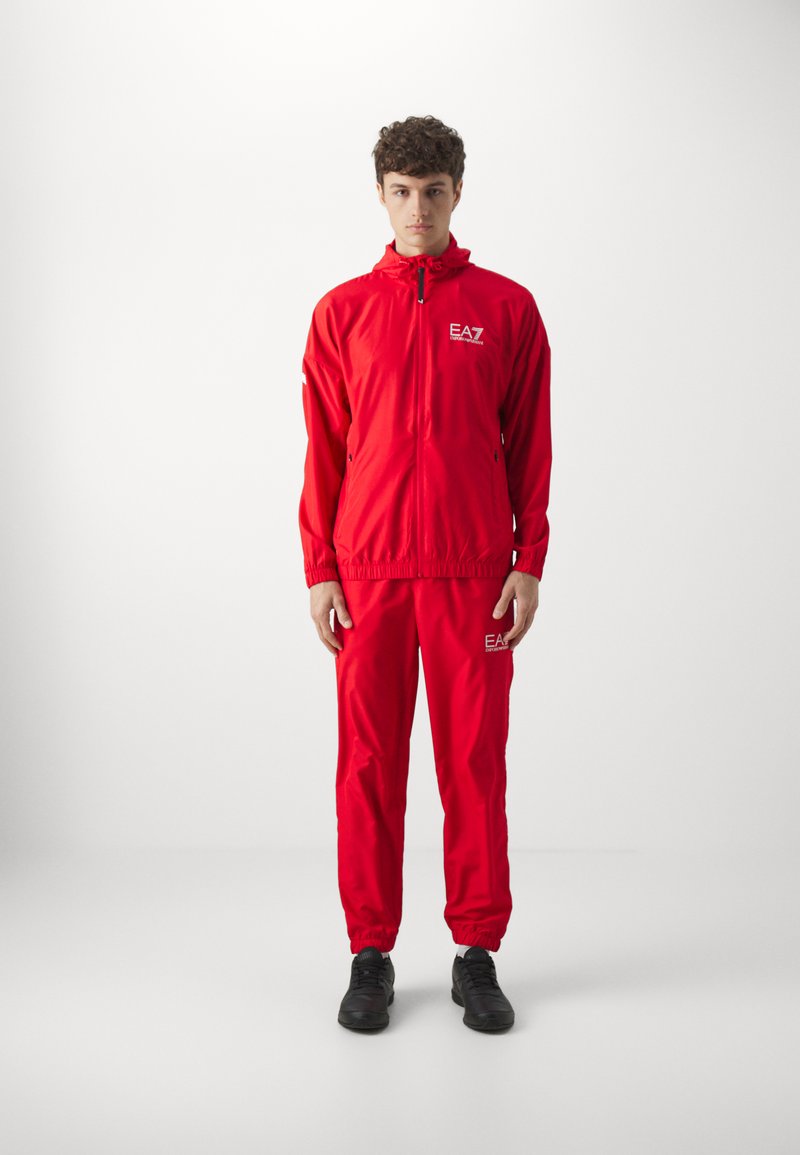 EA7 Emporio Armani TUTA SPORTIVA - Tracksuit - racing red/red - Zalando