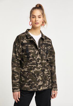 Urban Classics LADIES OVERSIZED CAMO JACKET - Leichte Jacke - brick ...