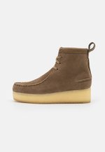 Clarks Originals WALLABEE - Lace-up ankle boots - light brown - Zalando