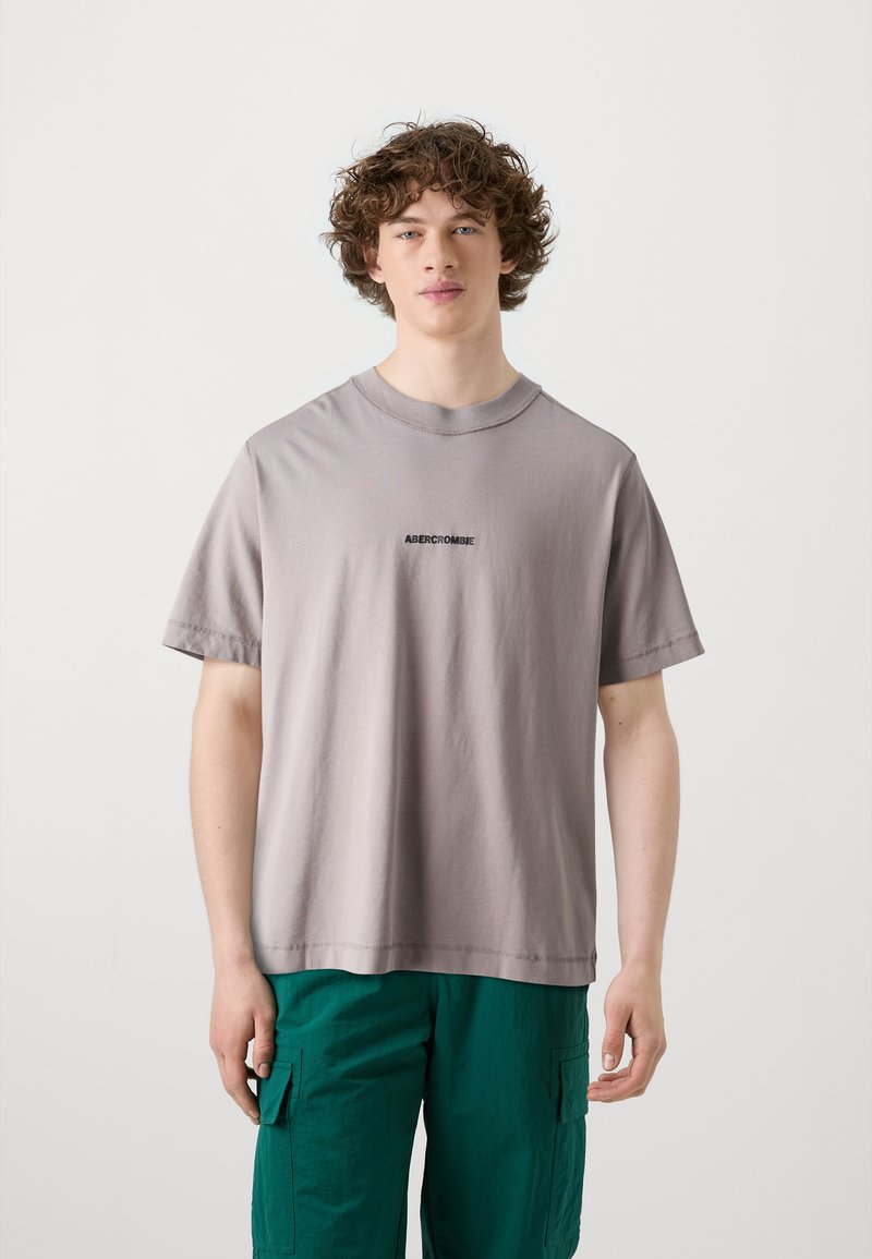 Abercrombie & Fitch IN THE STANDS LOGO - Print T-shirt - cinder/brown ...