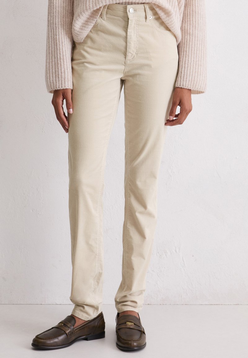 Marc O'Polo MODEL ALKEA SLIM AUS STRETCH - Slim fit jeans - light oat ...
