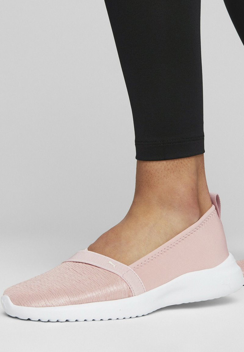 Puma ADELINA - Slip-ins - future pink frosted ivory white/ljusrosa ...