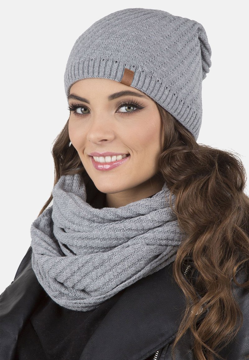 Vivisence 7017 BEANIE AND SCARF SET - Fular burlan - light grey/gri ...