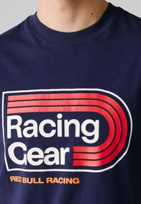 Red Bull Racing x Pepe Jeans GEAR TEE - Print T-shirt - navy/dark blue ...