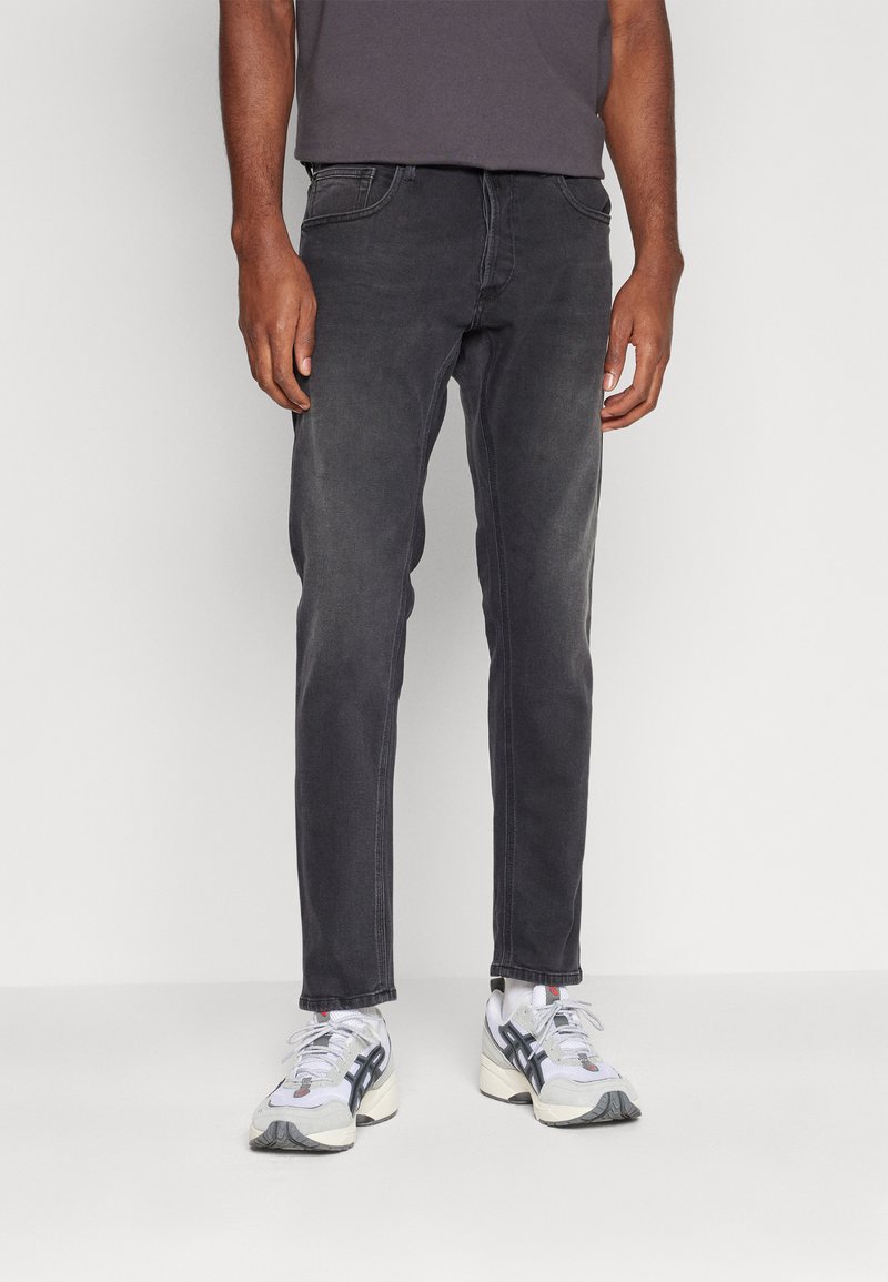 Replay WILLBI PANTS - Jeans Tapered Fit - black delavè/schwarz - Zalando.at