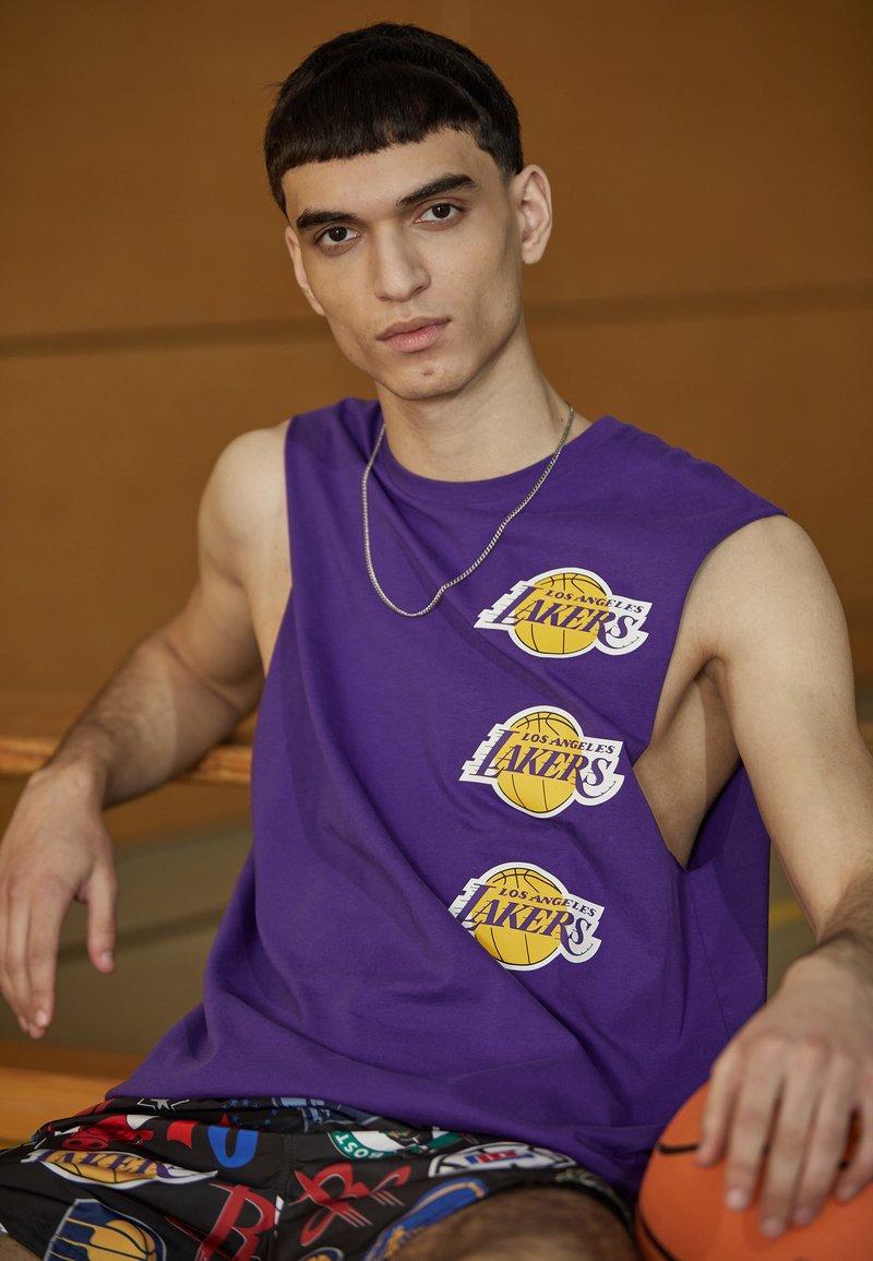 New Era NBA LOS ANGELES LAKERS SLEEVELESS - Fanartikel - purple/white ...