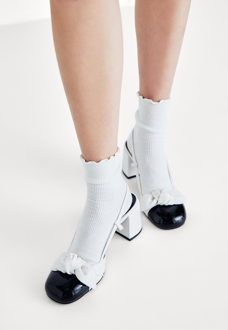 Jeffrey Campbell BABY DOLL - Escarpins - white/black/blanc - ZALANDO.FR