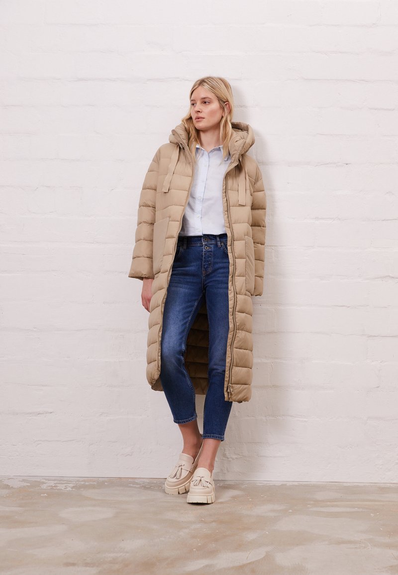 Marc O'Polo PATCHED POCKETS SIDE SLITS - Winter coat - loose sand/sand ...