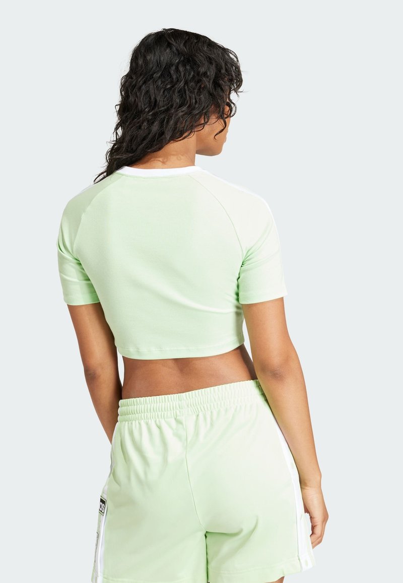 adidas Originals STRIPES - T-Shirt print - semi green spark/grün ...