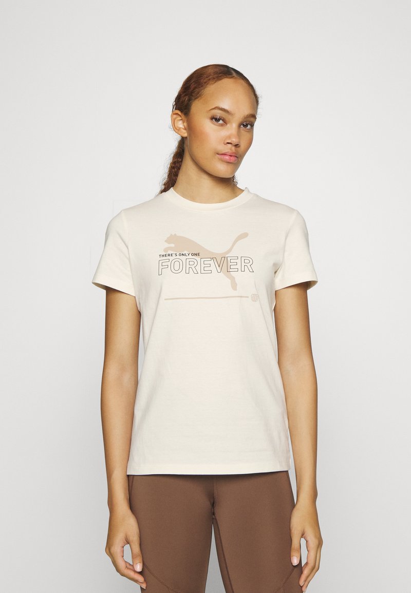 Puma ESS BETTER TEE - Print T-shirt - off-white - Zalando