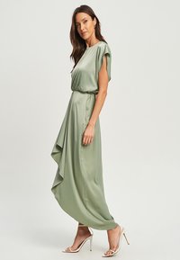 TUSSAH MADILYN - Vestido de fiesta - sage green/verde - Zalando.es