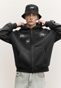 PULL&BEAR DAN DA DAN - Zip-up sweatshirt - dark grey - Zalando
