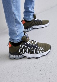 Versace Jeans Couture FONDO NOMO SHOES - Baskets basses - dark olive ...