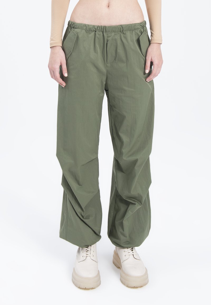 BSL GINARI - Trousers - green - Zalando.de