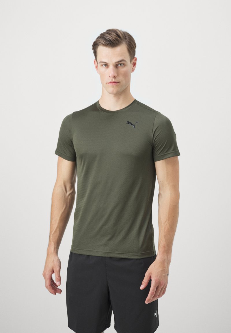 Puma TRAIN BLASTER TEE - Sports T-shirt - dark olive/olive - Zalando.ie