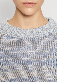 Object OBJSOLEIMA LOOSE - Strickpullover - palace blue/sandshell/blau ...