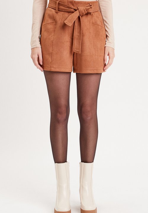 Cache Cache MIT GÜRTEL - Short - blanc/beige - ZALANDO.FR