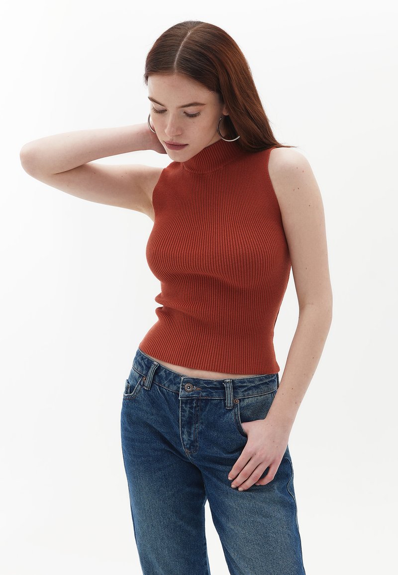 OXXO HIGH COLLAR SINGLET - Linne - baked clay/orangemelerad - Zalando.se