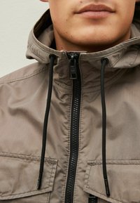 Next SHOWER RESISTANT HOODED SHACKET - Veste légère - stone natural ...