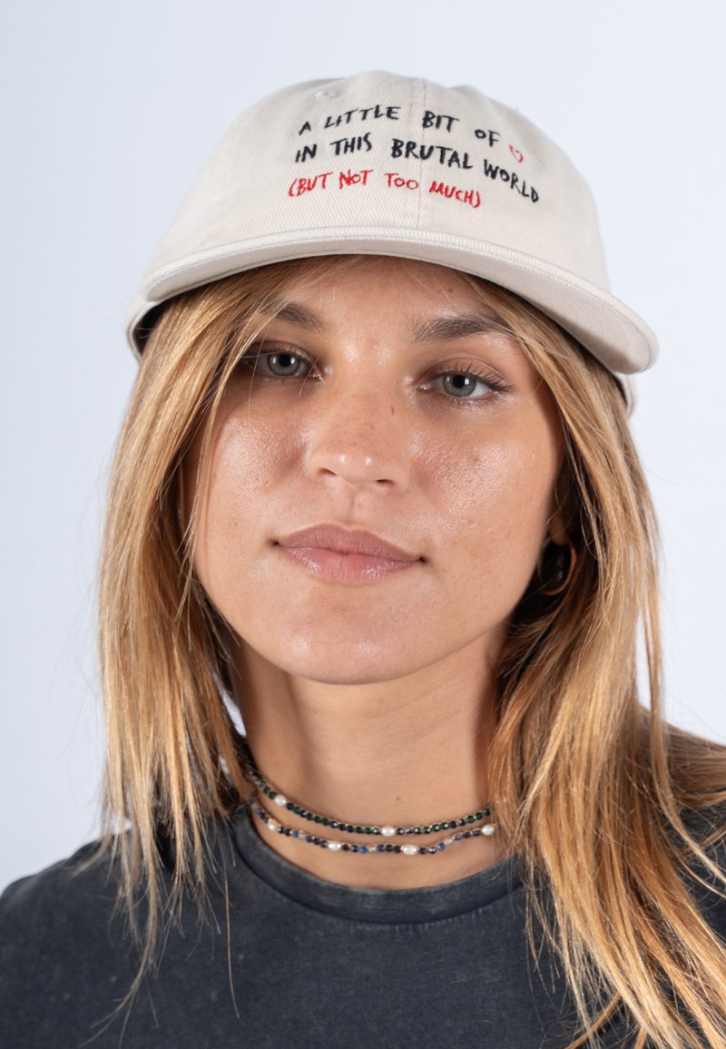 Mira Paris BRUTAL EMBROIDERY VINTAGE - Caps - beige/white denim ...