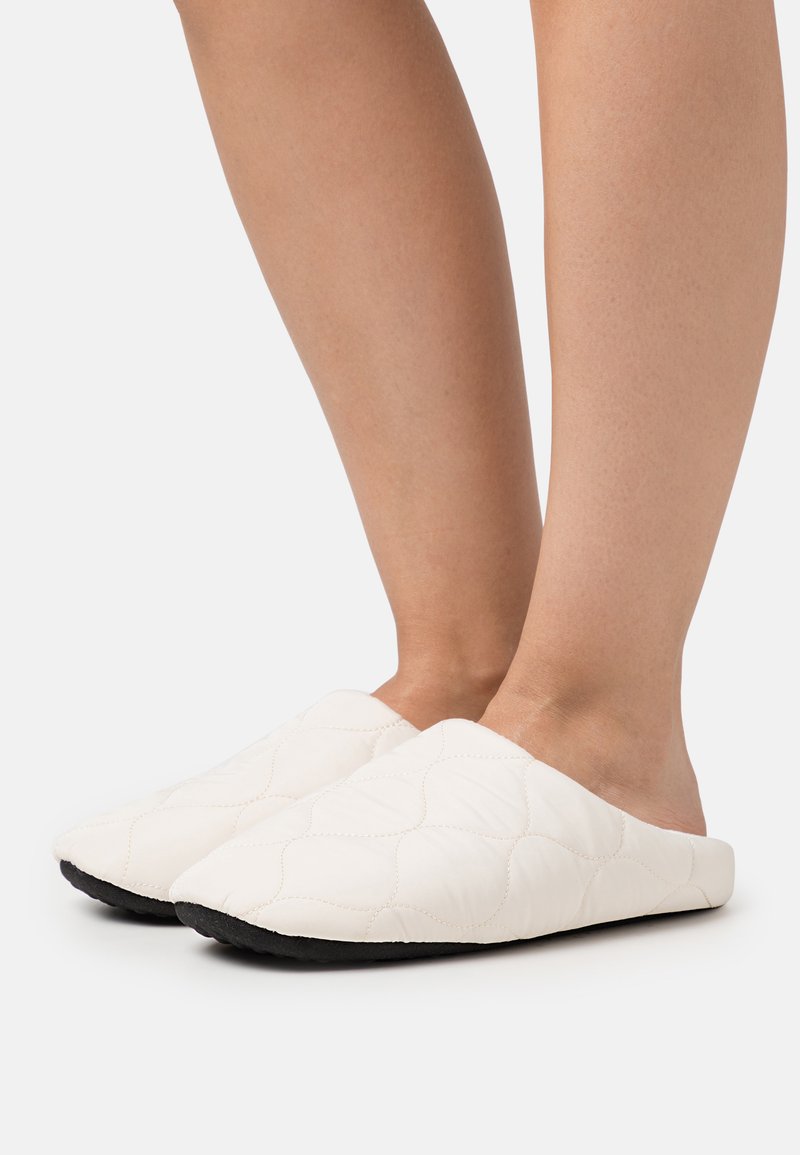 ONLY SHOES ONLHONEY QUILTED SLIPPER - Slippers - beige - Zalando