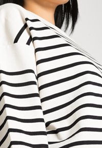 ARKET Camiseta de manga larga - off-white/crema - (Segunda mano ...