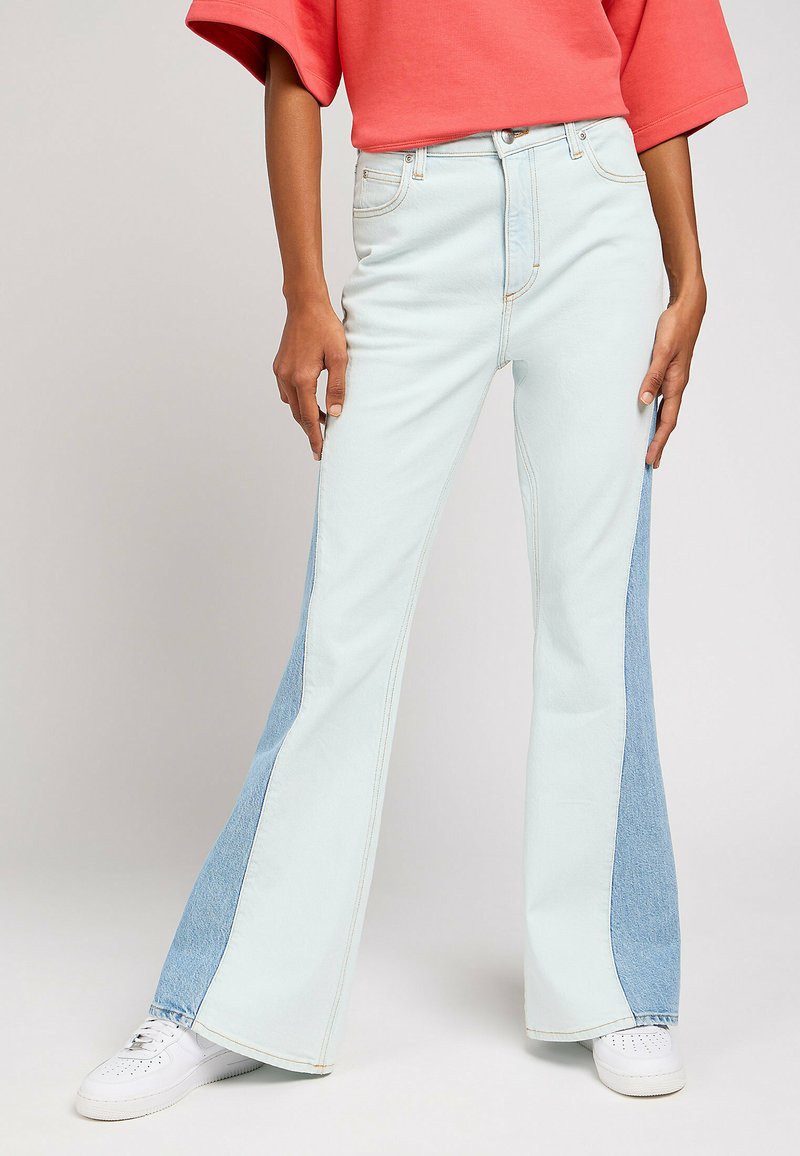 Lee JANET - Flared Jeans - light switch/blauw - Zalando.be