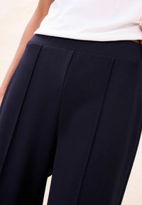 Lipsy REGULAR FIT - HIGH WAIST - Housut - navy blue/sininen - Zalando.fi