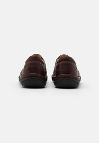 Clarks NATURE EASY - Slipper - mahogany/braun - Zalando.de