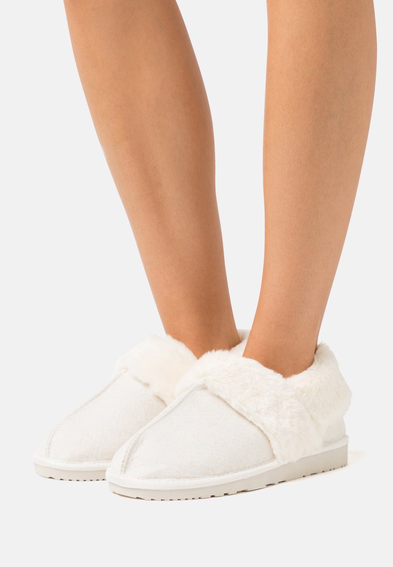 Pier One Slippers - white - Zalando