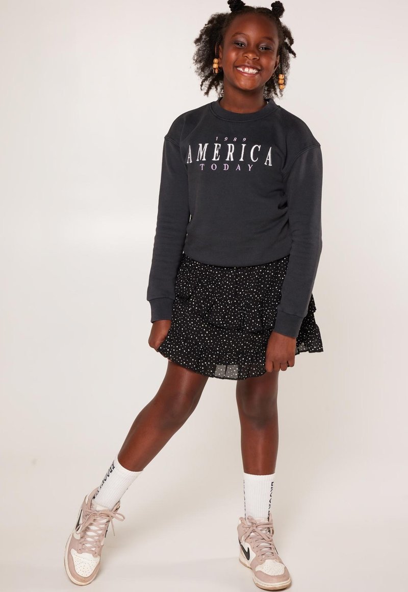 America Today SIMMY CREW JR - Sweatshirt - washed black/black denim ...