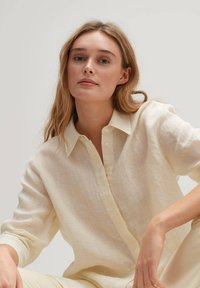 Opus LANGARM FYTHON SPIRIT - Hemdbluse - feelgood yellow/beige - Zalando.de