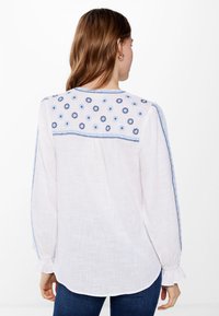 Springfield SHOULDER EMBROIDERY - Blouse - white/écru - ZALANDO.FR