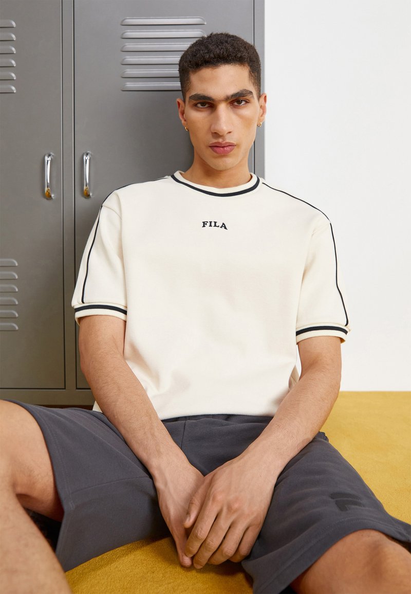 Fila TANGGU DROPPED SHOULDER TEE - T-shirts print - whitecap gray/lysegrå - Zalando.dk
