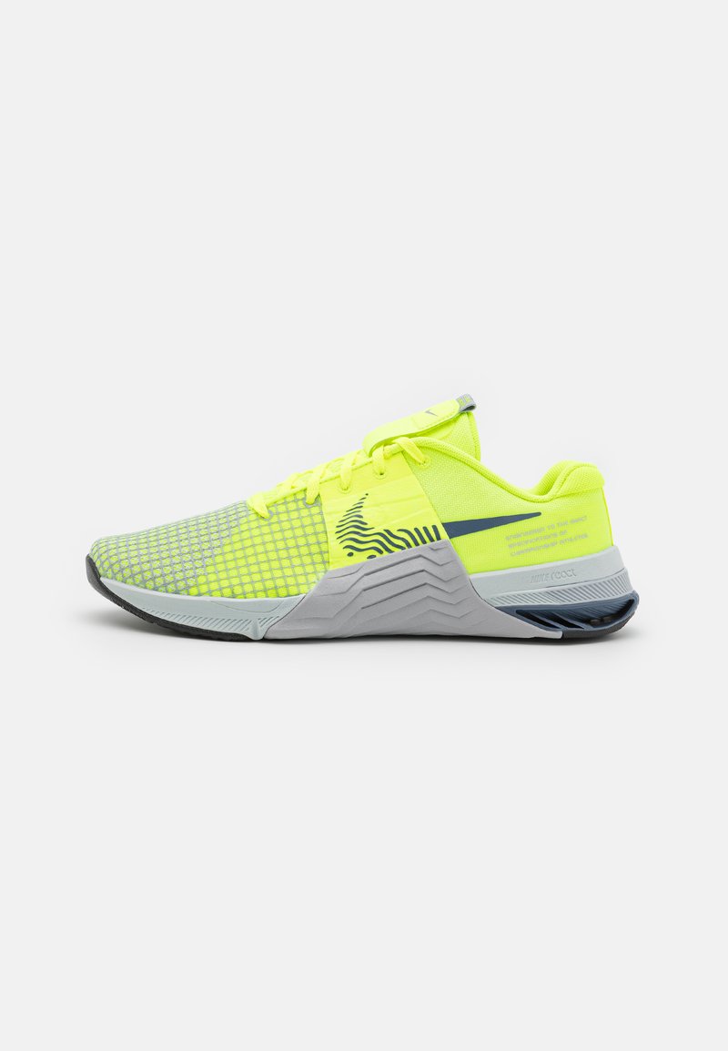 Nike Performance METCON 8 UNISEX - Treenikenkä - volt/diffused blue ...