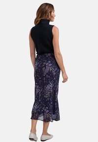 Lily & Lionel POPPY BIAS CUT ZODIAC PRINT MIDI - Bleistiftrock - multi ...