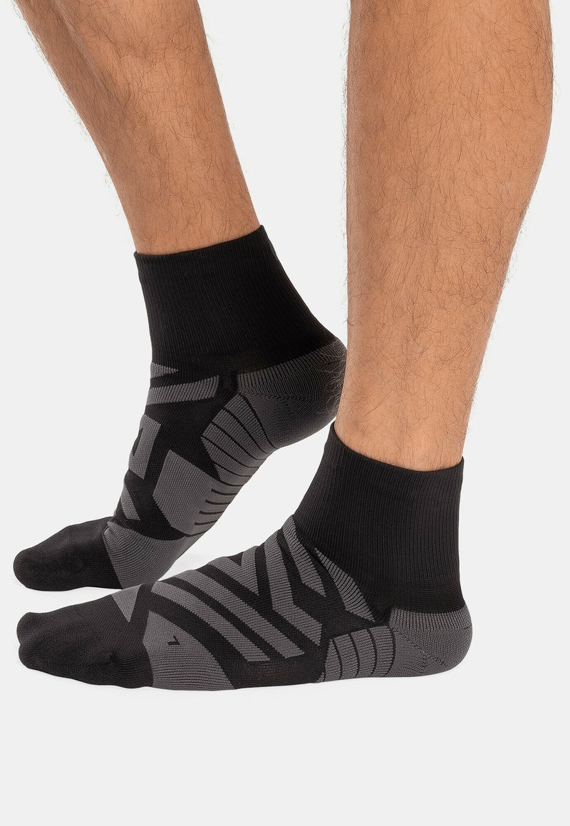 On PERFORMANCE MID - Chaussettes de sport - black shadow/noir - ZALANDO.FR