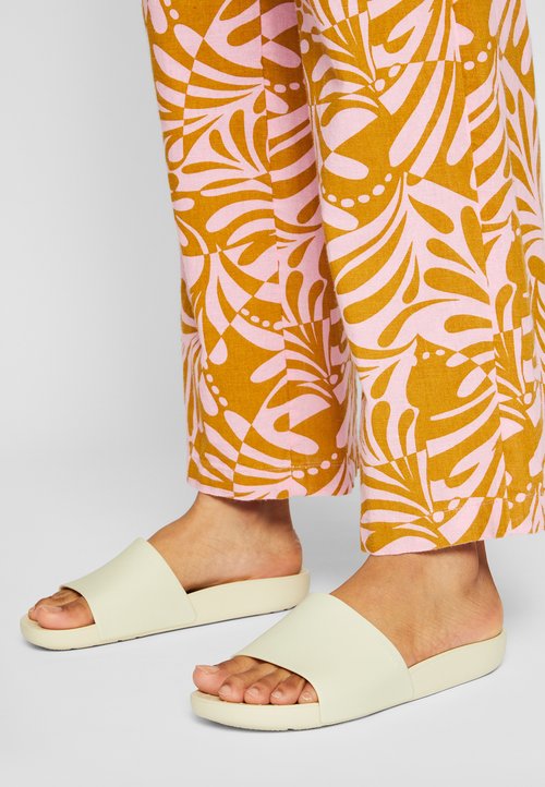 Crocs SPLASH STRAPPY SANDAL - Badslippers - black/zwart-metallic ...