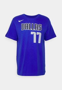Nike Performance NBA DALLAS MAVERICKS LUKA DONCIC NAME AND NUMBER TEE - T-shirt con stampa ...
