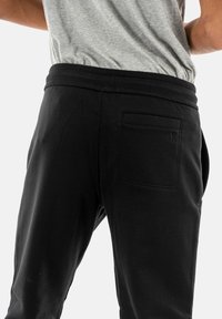 Calvin Klein Jeans MONOLOGO HWK PANT - Jogginghose - ck black/schwarz ...