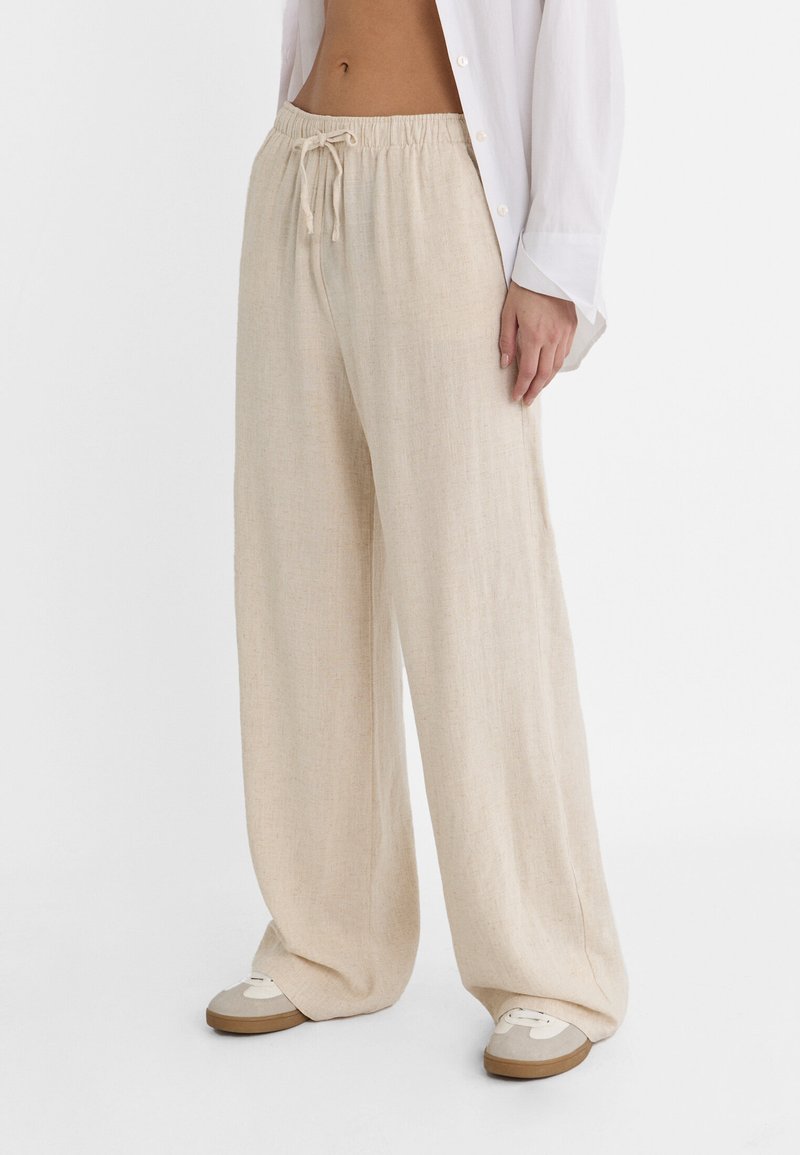 Stradivarius LONG FLOWING RUSTIC - Tygbyxor - stone/sten - Zalando.se