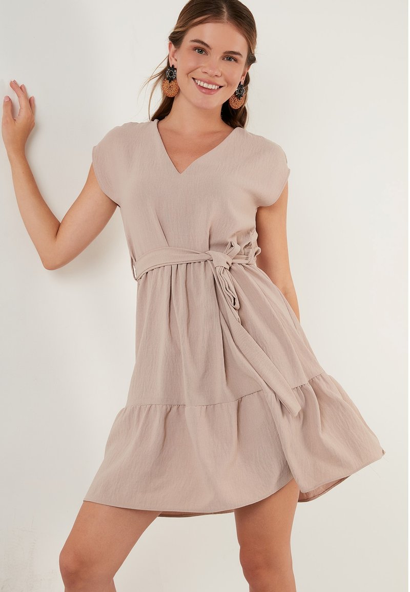 LELA REGULAR FIT - Jurk - mink/beige - Zalando.nl