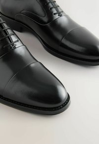 Next REGULAR FIT - TOE CAP - Elegantní šněrovací boty - black/černá ...