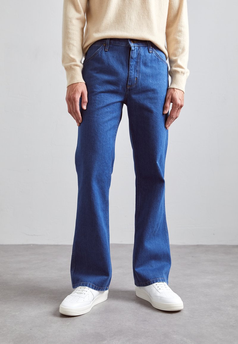 sandro SANDRO X WRANGLER - Relaxed fit jeans - brut denim/gebleekt ...