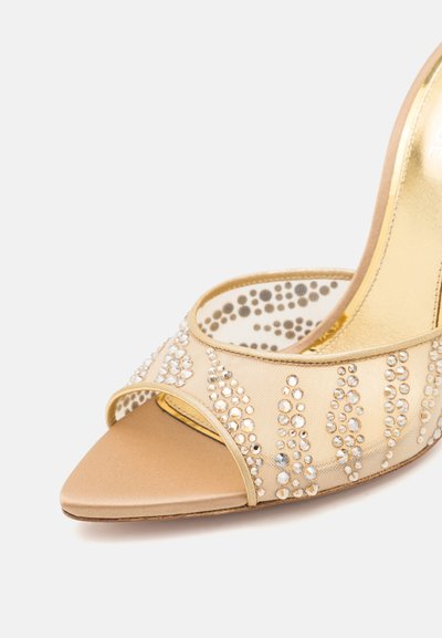 GEDEBE ARYA MULE - Pantolette hoch - nude/golden shadow/goldfarben ...