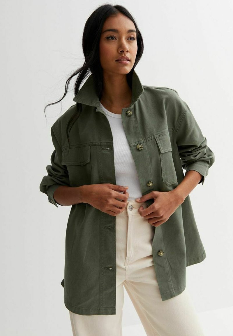 New Look DOUBLE POCKET BUTTON FRONT SHACKET - Halflange jas - khaki ...