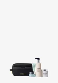 ELEMIS ELEMIS X ASTON MARTIN FORMULA ONE™ TEAM DELUXE SKINCARE HIM ...