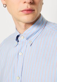 BOSS LAMBEY SHORT - Button down-skjorte - open blue/mørkeblå - Zalando.no