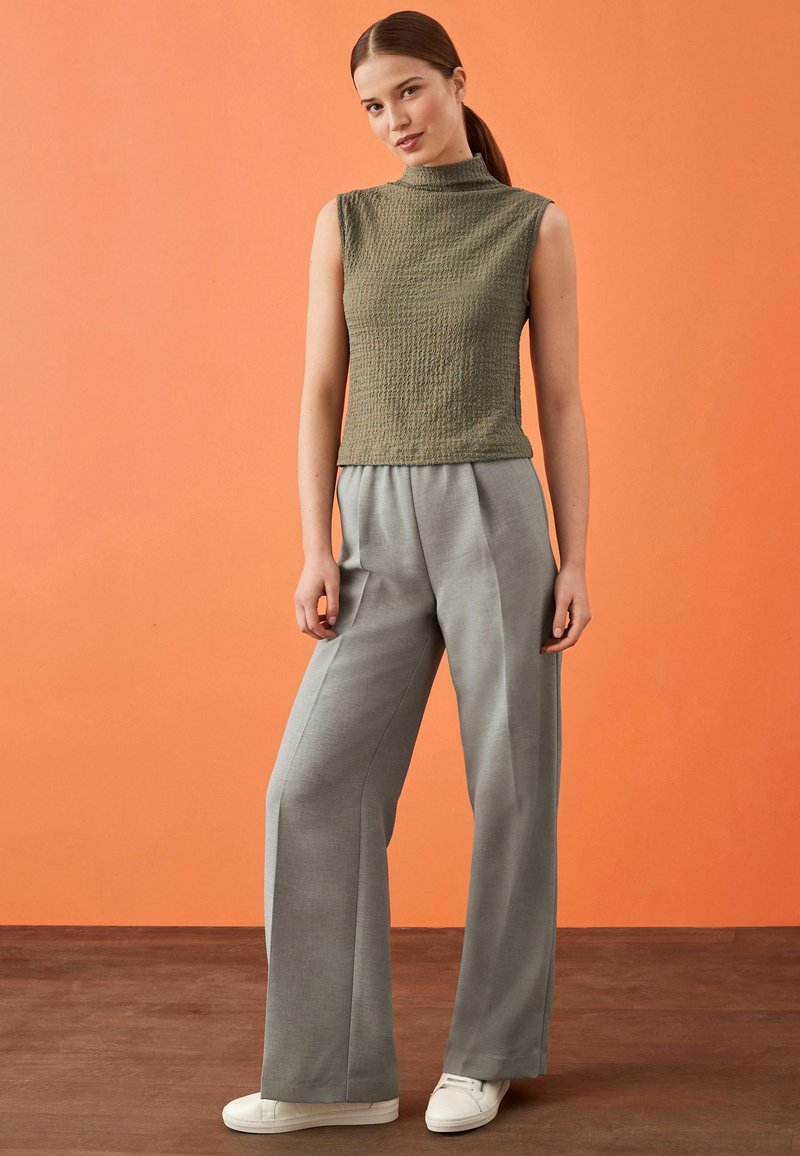 Next HIGH NECK TEXTURE SLEEVELESS TOP - Blouse - khaki green/groen ...